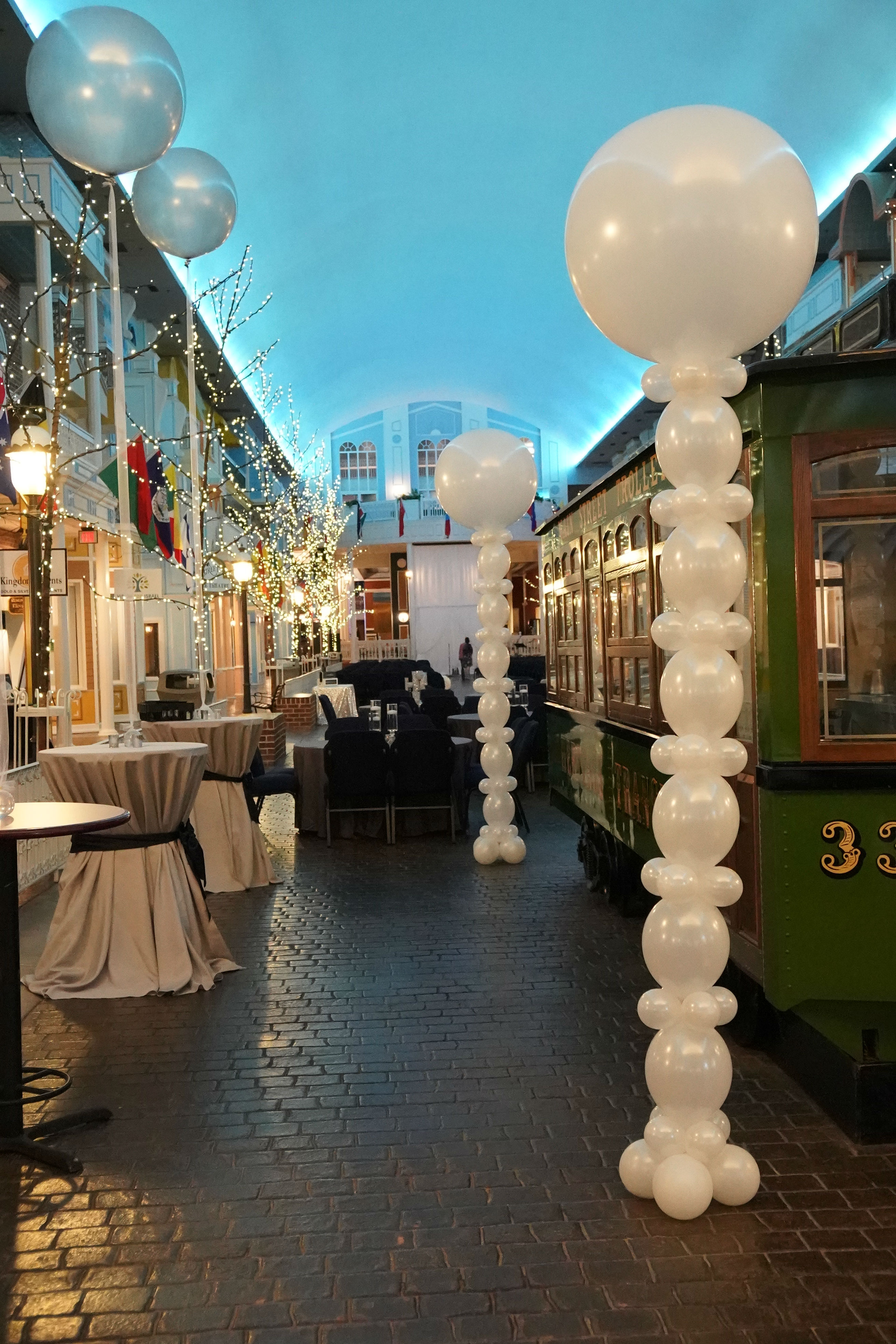 3 Ways To Use Balloons At A Wedding | Made Ya Look Balloons